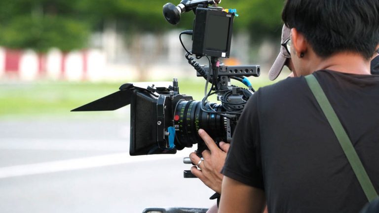 Pan Shot Nedir? Kamera Hareketleri: Pan Shot Nasıl Kullanılır?
